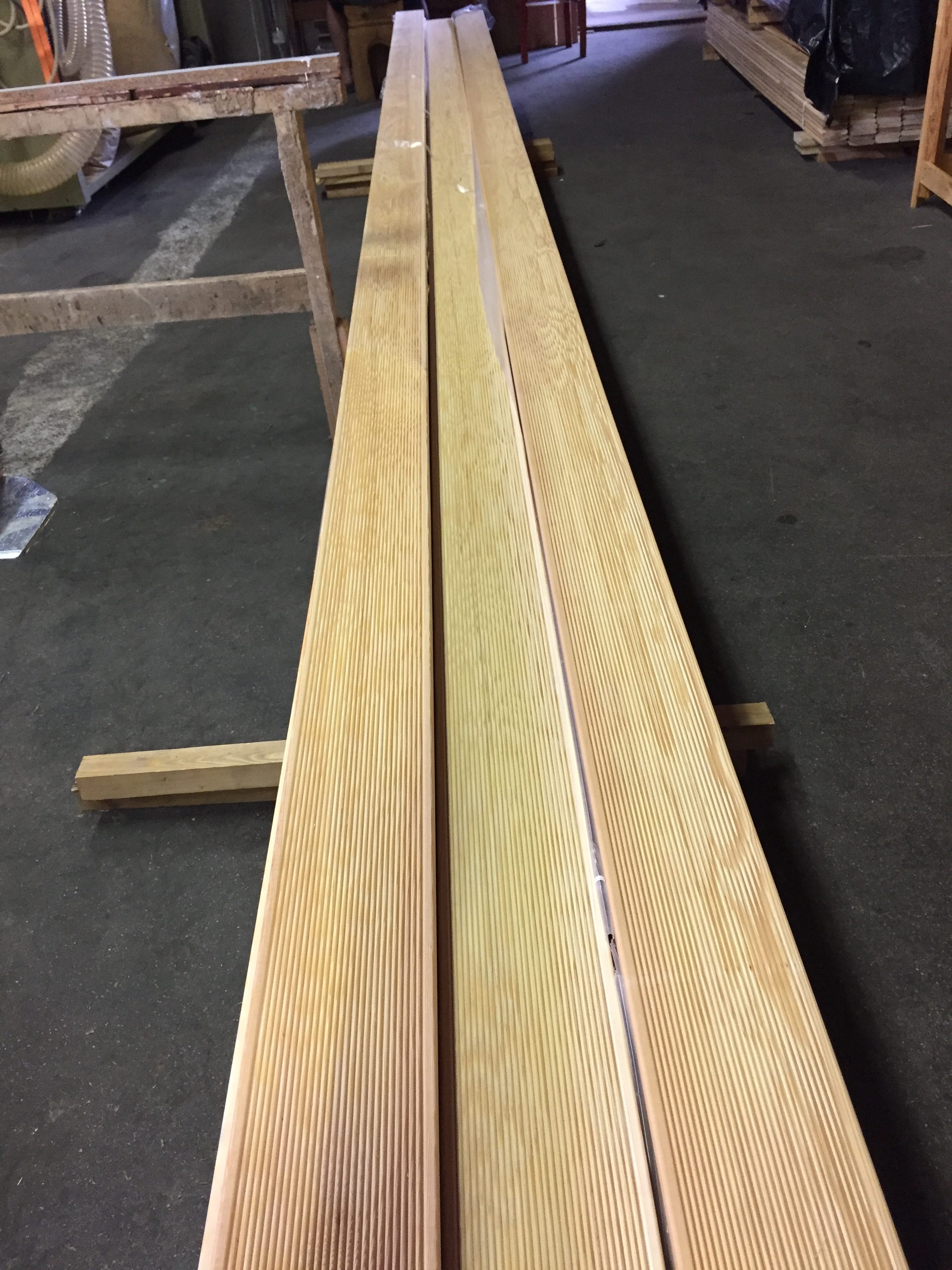 REBRASTE DESKE za terase – Sibirski macesen - SW - Trading d.o.o.